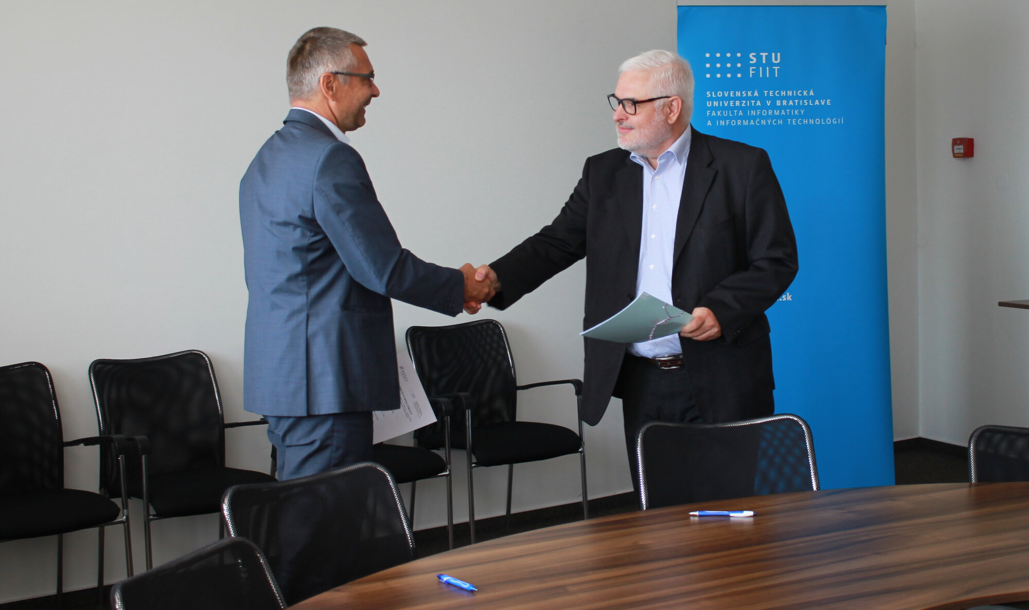 TS: Memorandum o spolupráci NASES A FIIT STU - Fakulta informatiky a ...